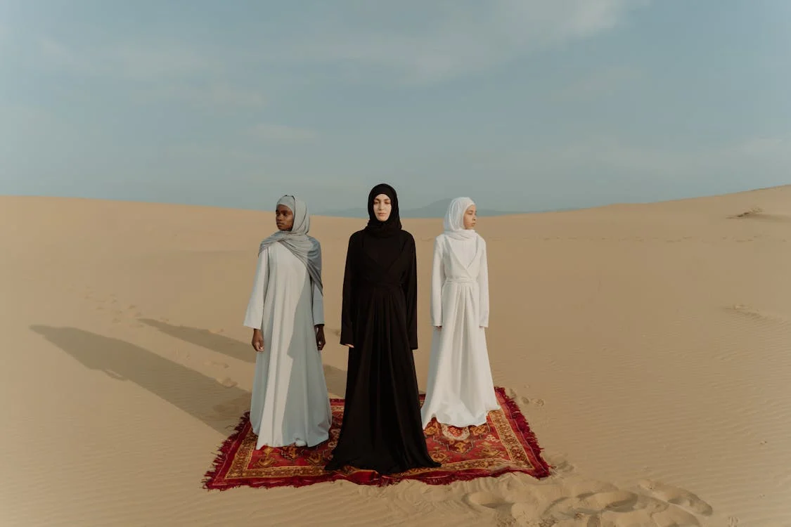 The Timeless Elegance of Abayas to Exploring Traditional Styles - Picnob