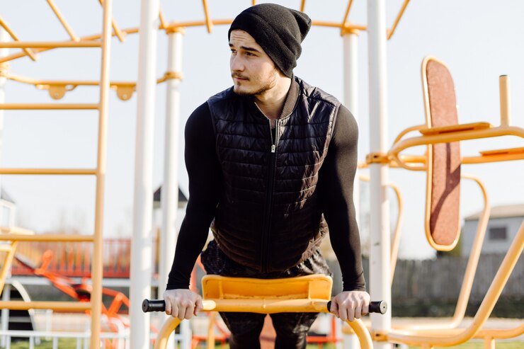 5 way to Accessorize Your Essentials Tracksuit - Picnob